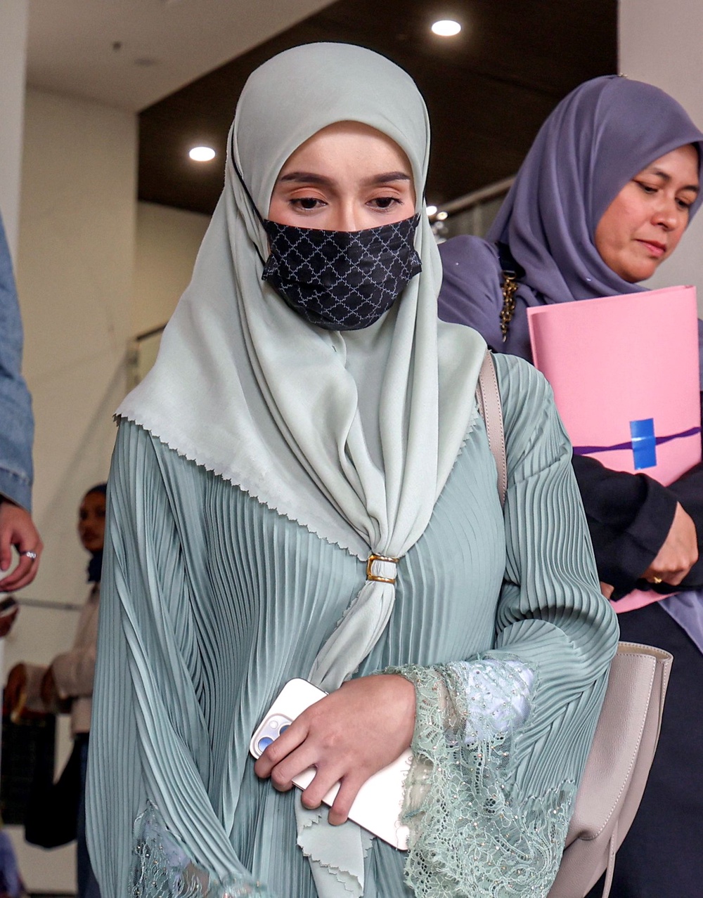 Peguam tarik diri, hakim beri amaran kepada Uqasha Senrose