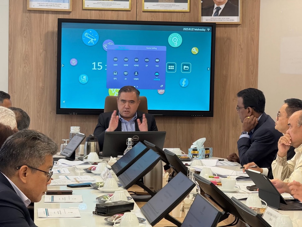 Anthony Loke tak berkompromi isu lori lebih muatan! – “Jadi menteri ...