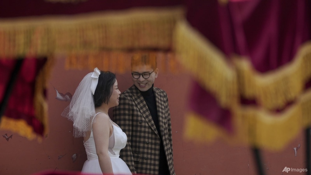 Marriages in China slump to historic low
