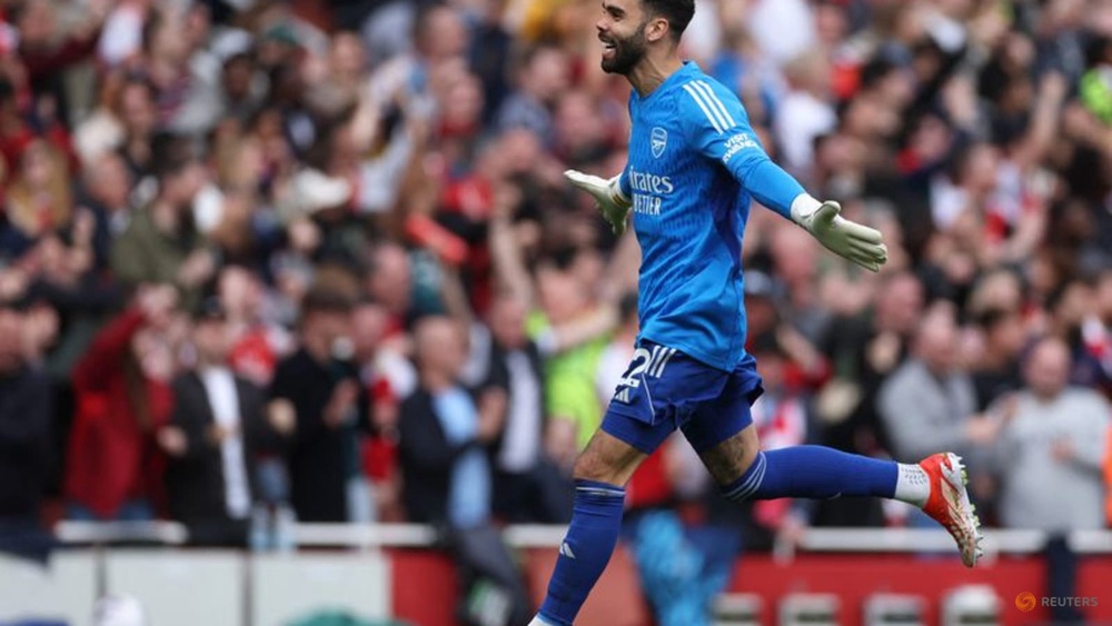 Arsenal complete permanent signing of goalkeeper Raya