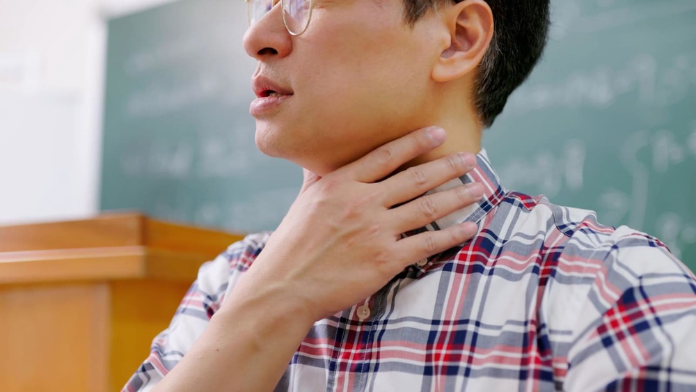 Do you always sound hoarse? Here’s how you could damage your vocal ...