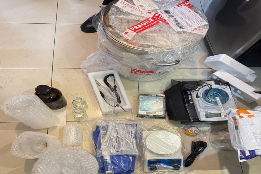 Polda Metro Jaya Bongkar Laboratorium Narkoba di Apartemen Pluit, WNA ...