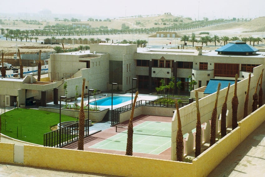 Dibayangi Perang, Misi AS di Arab Saudi Desak Personel dan Warga ...