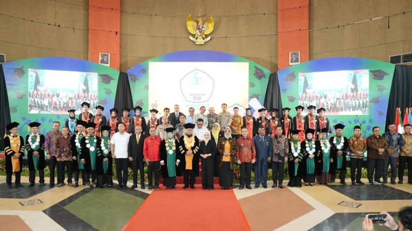Wisuda UNOSO Dihadiri Rocky Gerung, Gories Mere, hingga Mahfud MD