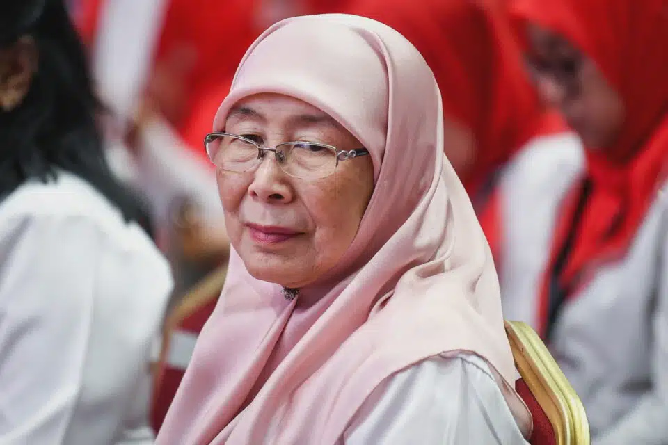 Wan Azizah launches ex-education DG Tan Sri Asiah Abu Samah’s biography