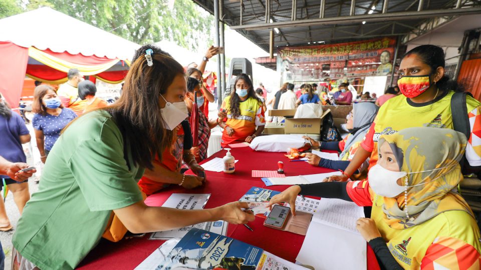 Permohonan baucar beli-belah warga emas, insan istimewa DUN kampung ...