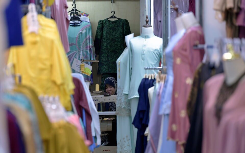 Baju raya mahal: Keperluan atau hawa nafsu?