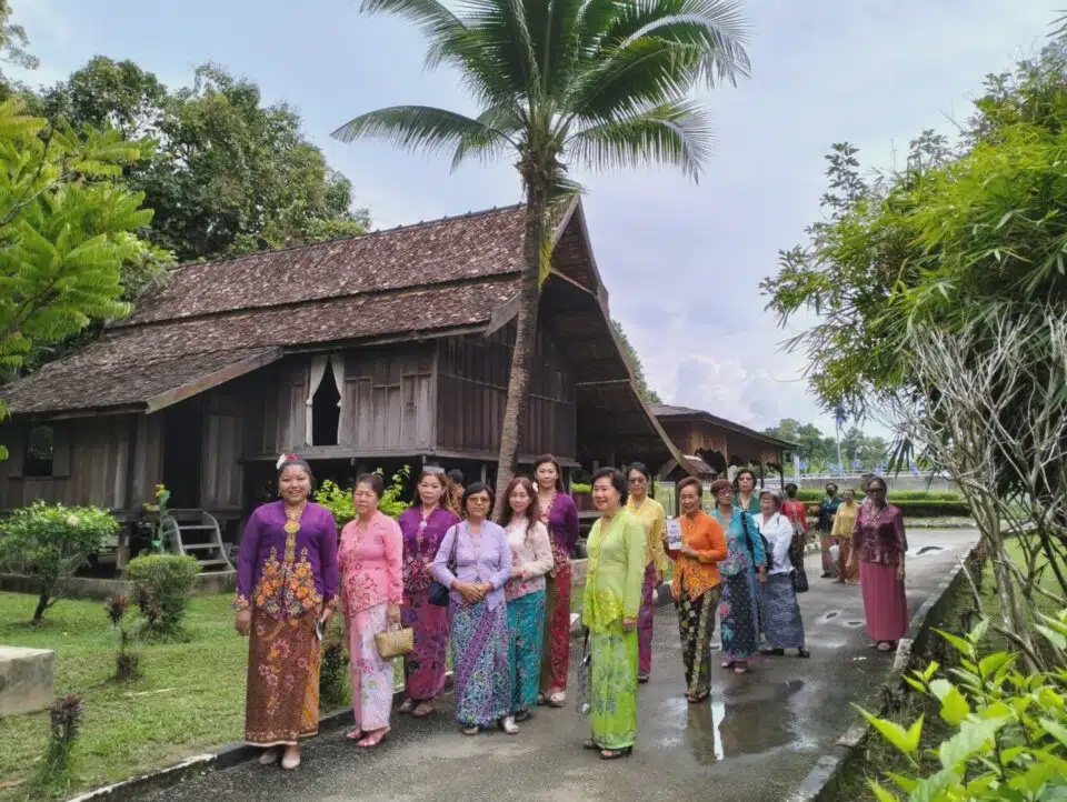 Peranakan Cina Terengganu ‘orang pakai kain’, amal budaya Melayu Peranakan Cina Terengganu ‘orang pakai kain’, amal budaya Melayu
