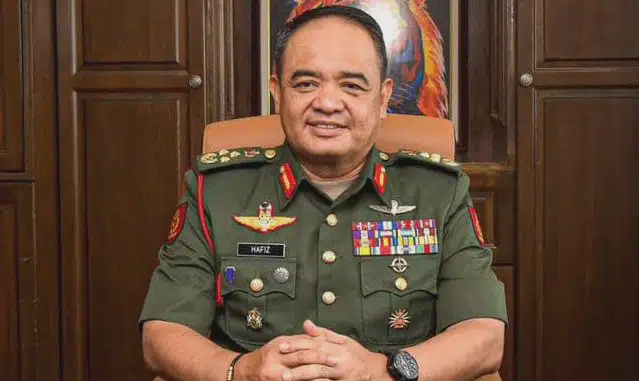 Muhammad Hafizuddeain kini Panglima Tentera Darat baharu