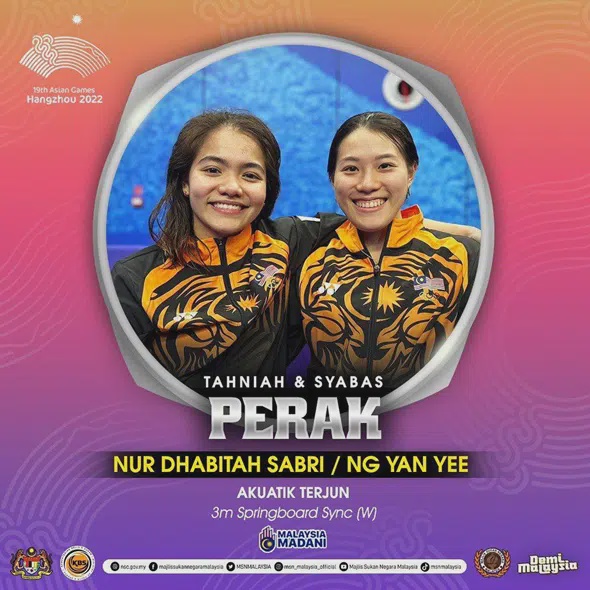 Kem terjun negara pertahan perak tiga meter papan anjal seirama wanita