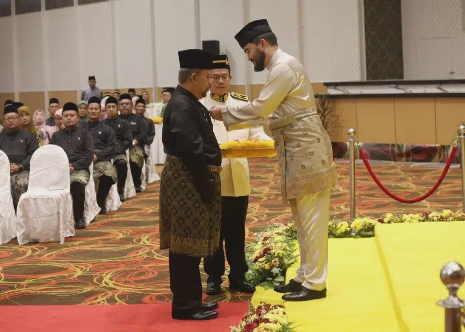 169 individu terima pingat kebesaran sempena Ulang Tahun Keputeraan ... 169 individu terima pingat kebesaran sempena Ulang Tahun Keputeraan ...