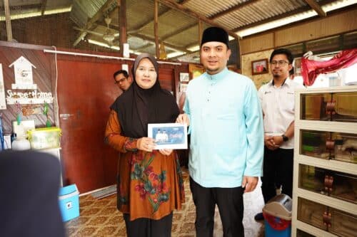 Anwar hulur sumbangan kepada pesakit angin ahmar, doa diberi kekuatan, kesihatan