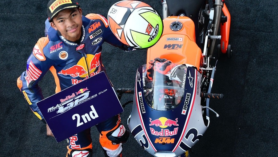 Pelumba muda MotoGP negara naik podium di litar Perancis