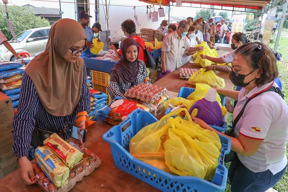 Jualan murah Aidiladha bantu ribuan penduduk beli keperluan raya