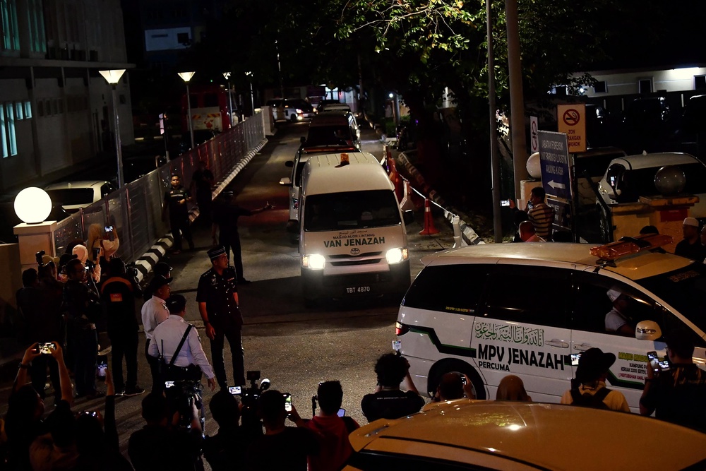 Air mata, hiba ‘iringi’ perjalanan akhir jenazah 15 penuntut UPSI