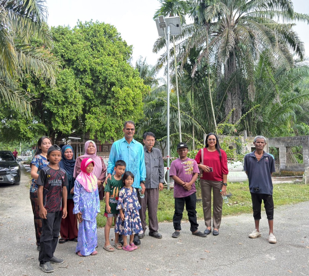 Orang Asli Sungai Garing terima kemudahan lampu solar