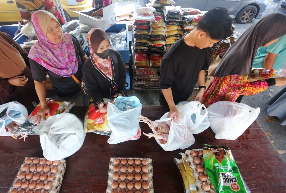 Jualan ayam RM10 seekor, telur RM8 sepapan di lima lokasi hari ini