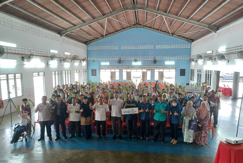 Aktifkan kitar semula, 4 sekolah di Melaka terima Tong Sampah Beroda