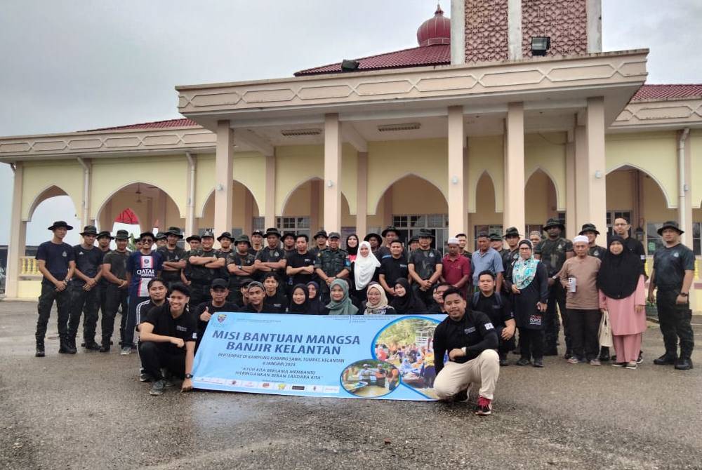 Penuntut UM Kampus Bachok singsing lengan bantu mangsa banjir