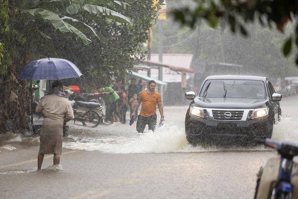Monsoon storm likely last til Christmas Eve