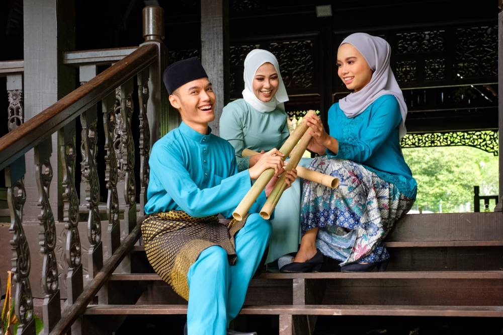 Typical Malaysian Hari Raya things that happen during Raya