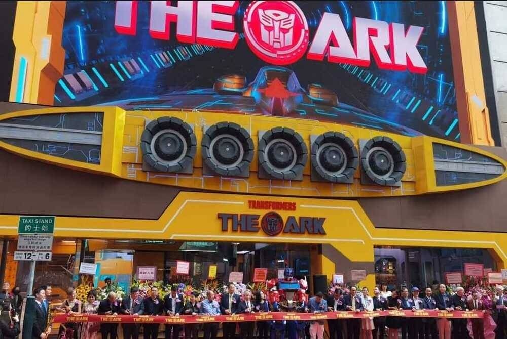 Transformers: The Ark the world's first immersive Transformers themed ...