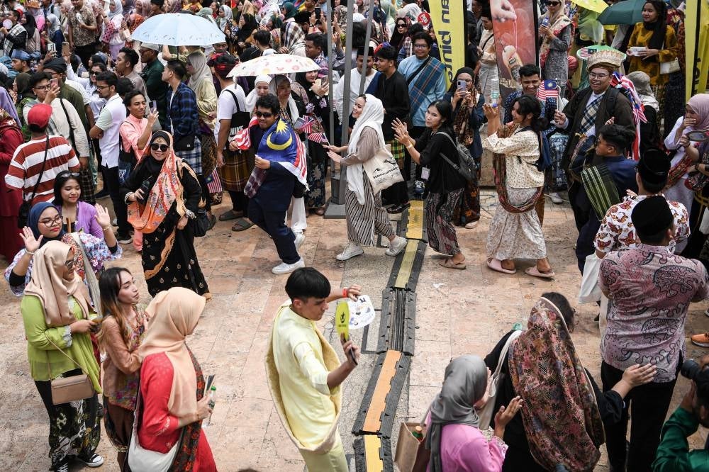 Keretapi Sarong 2023 adds colours to Malaysia Day celebrations