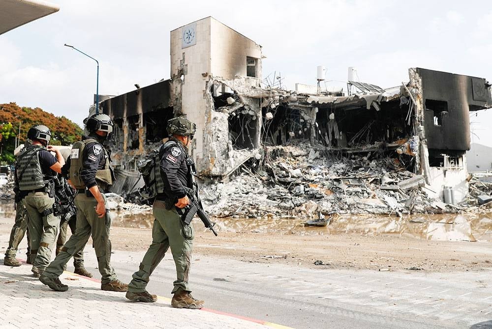 Gaza civil defense teams struggle amid Israeli bombardments
