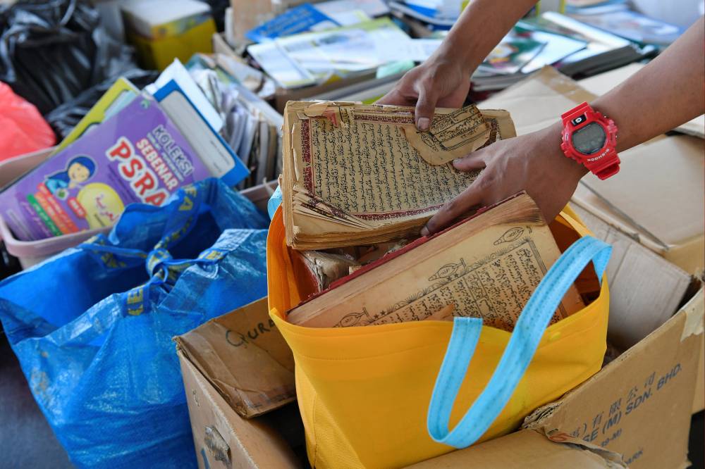 Deinking: Respectful, proper method of Quran disposal