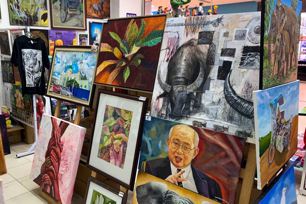 Draughtsman quits after 30 years, finds true calling in painting