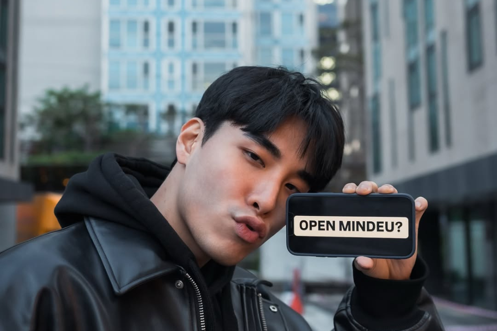 Sean "Hongdae Guy" Solo is in Malaysia, updates will be hanging in ...