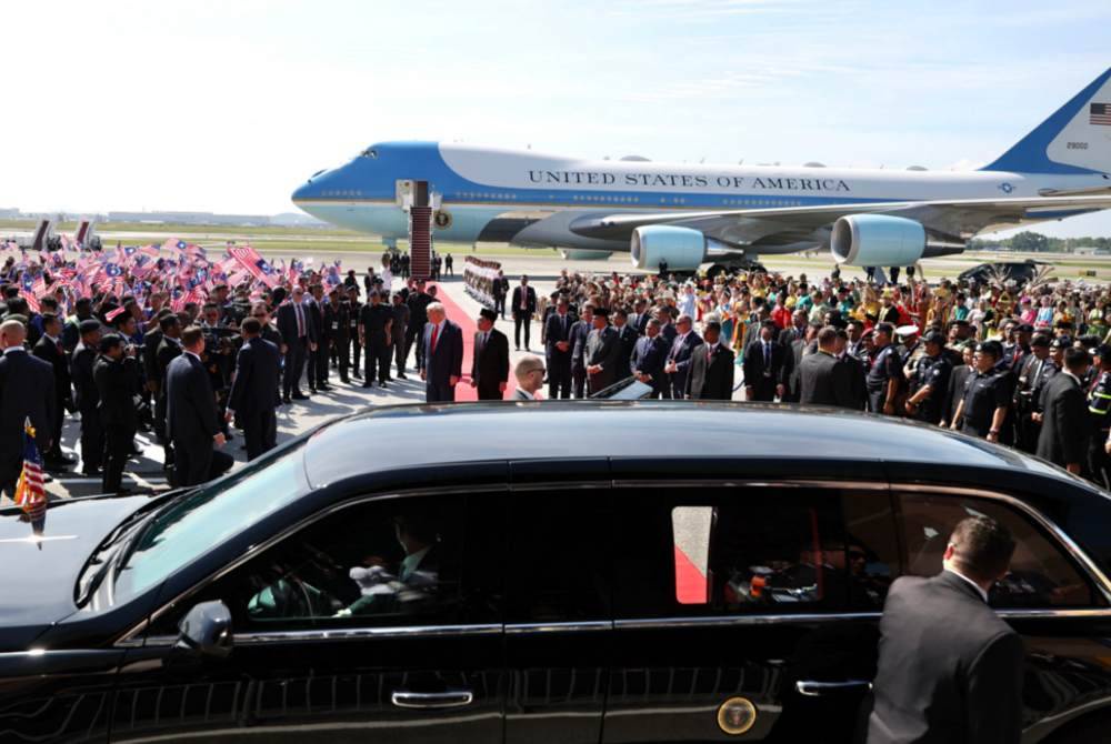 Trump arrives at KLCC in armoured limousine ‘The Beast’