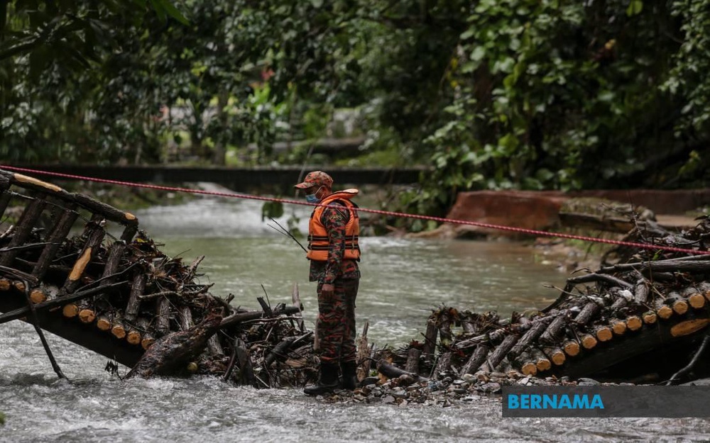 Sebelum Berkhemah & Mandi, Ini Cara Kenal Pasti Bahaya Air Sungai