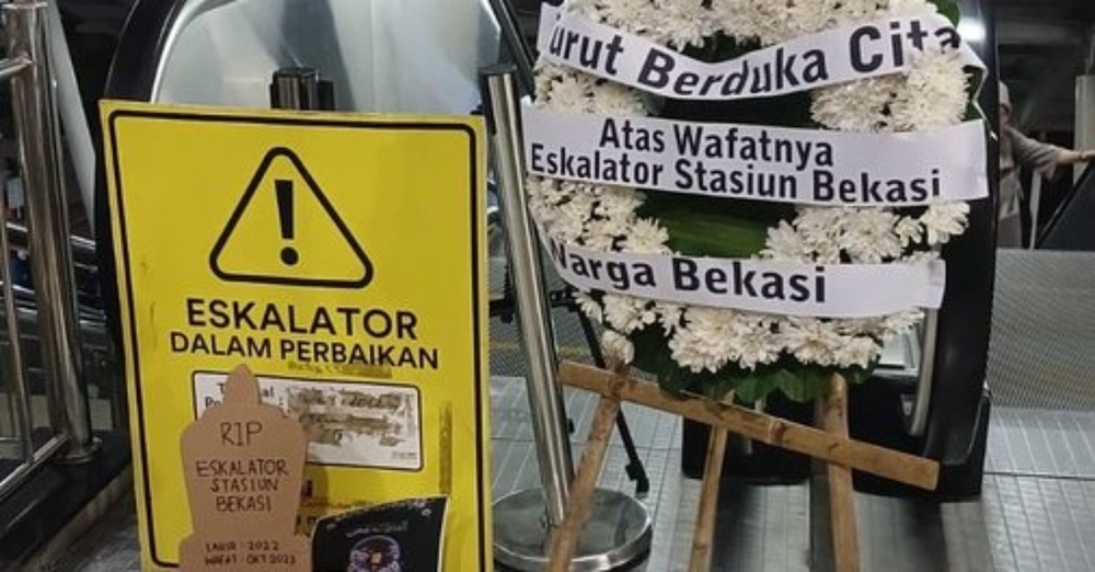 Eskalator Rosak Tak Dibaiki, Pengguna Letak Kalung Bunga Tanda “Berkabung”