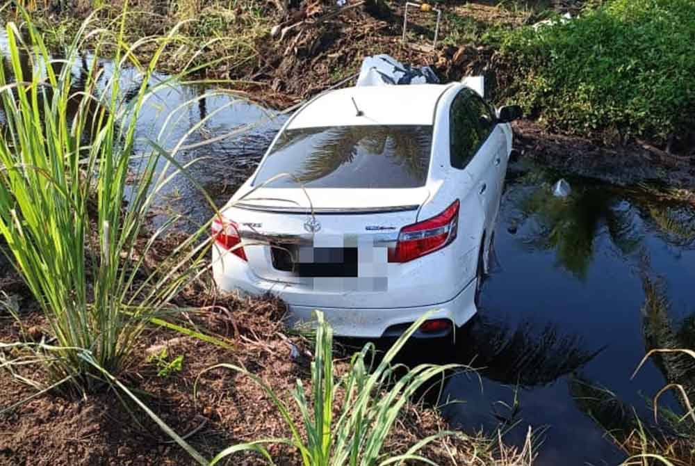 Penunggang Motosikal Maut Lepas Melambung Tinggi Dirempuh Kereta Potong Kenderaan