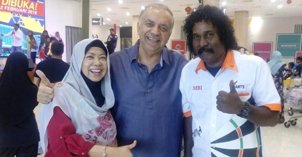 Datuk Ameer Ali Mydin Bantu Ringankan Beban Sathiya Sambut Deepavali