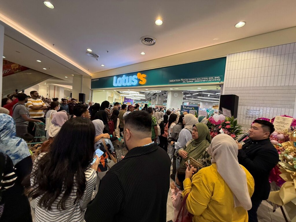 Turun LRT terus boleh beli barang dapur? Lotus’s buka pasaraya ...