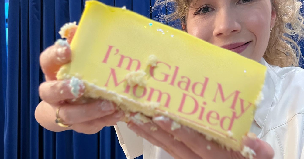 'iCarly' Star Jennette McCurdy Eats 'I'm Glad My Mom Died' Cake to Mark ... 'iCarly' Star Jennette McCurdy Eats 'I'm Glad My Mom Died' Cake to Mark ...