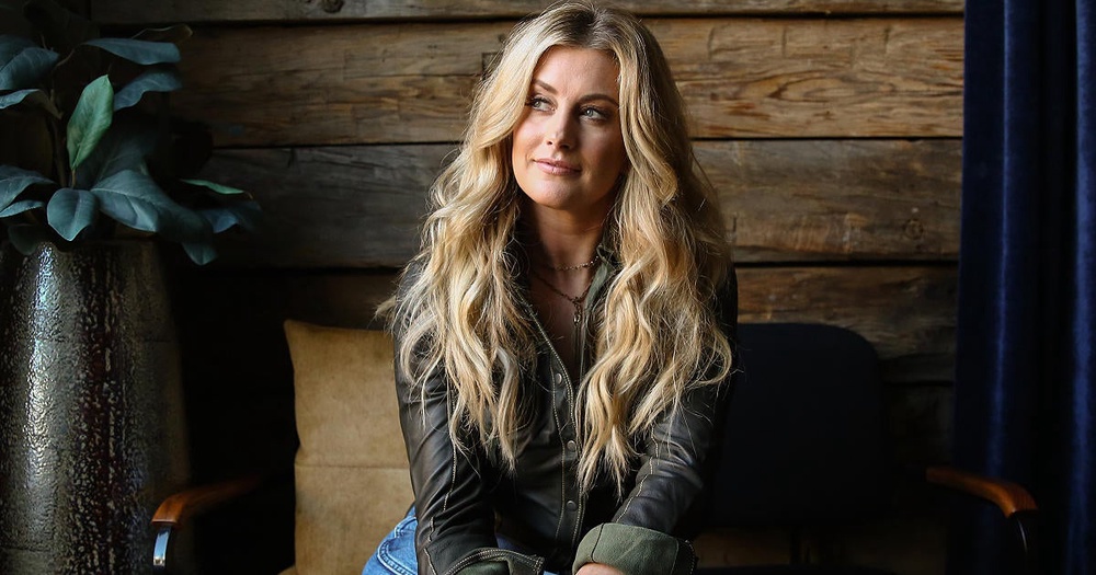 After Her Boyfriend's Death in Plane Crash, Country Singer Stephanie ...