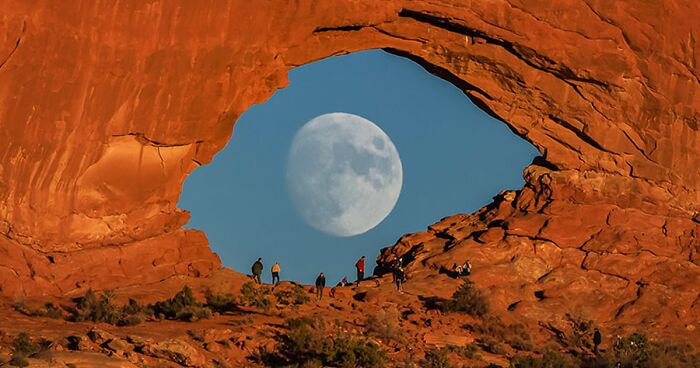 Not Photoshopped: Photographer Uses Only Lens To Make The Moon Look ...