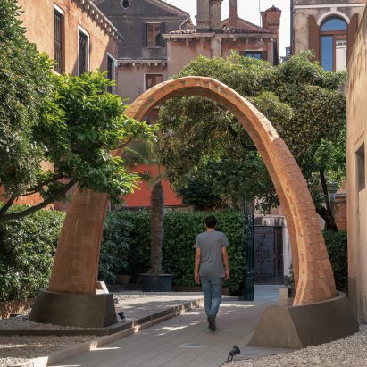 SOM and Princeton University create self-balancing arch for Venice ...