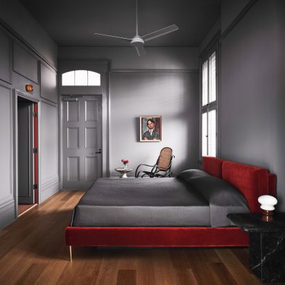 Ten rooms that make clever use of the "unexpected red theory"