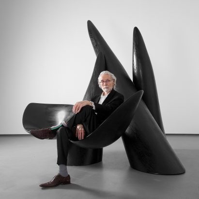 Wendell Castle's stack-laminated furniture goes on display at ...