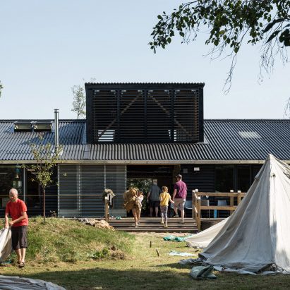 Invisible Studio and Mole Architects create "big shed" as Forest School ...