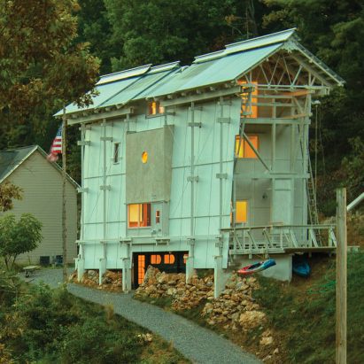 Ben Pennell supports DIY house in Virginia with "exoskeleton" structure
