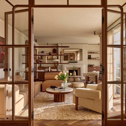Uncanny Studio revamps and reconnects rooms within 1930s London penthouse