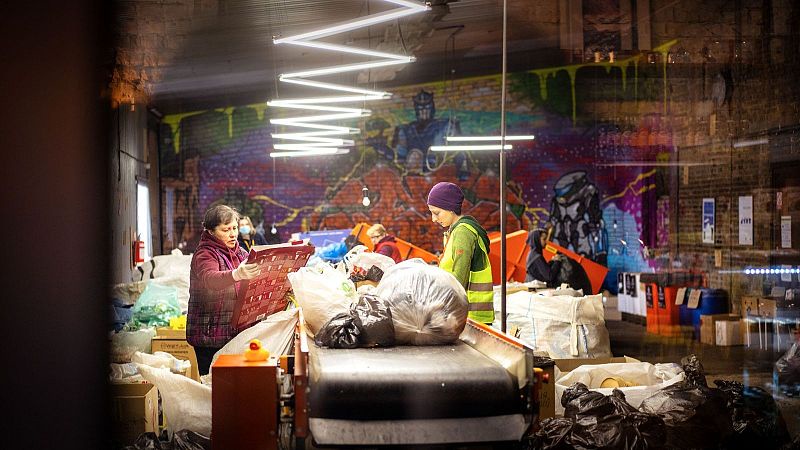 DIY plastic recycling made easy: How a global community is fighting ...