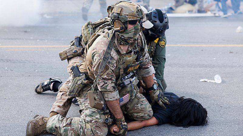Trump announces deployment of 300 federal agents to Illinois as ...
