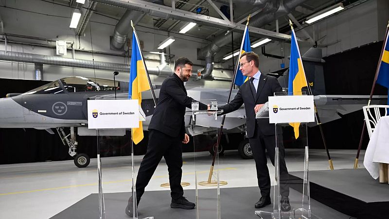 Ukraine and Sweden sign a long-term deal for up to 150 Gripen fighter ...