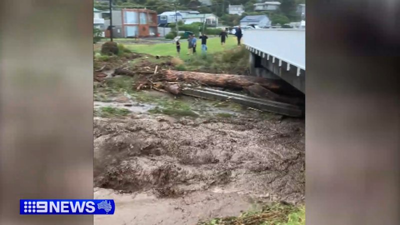 Clean up after flash floods hit Great Ocean Road